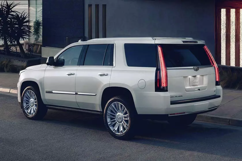 2015-2020 Cadillac Escalade vista posteriore angolare