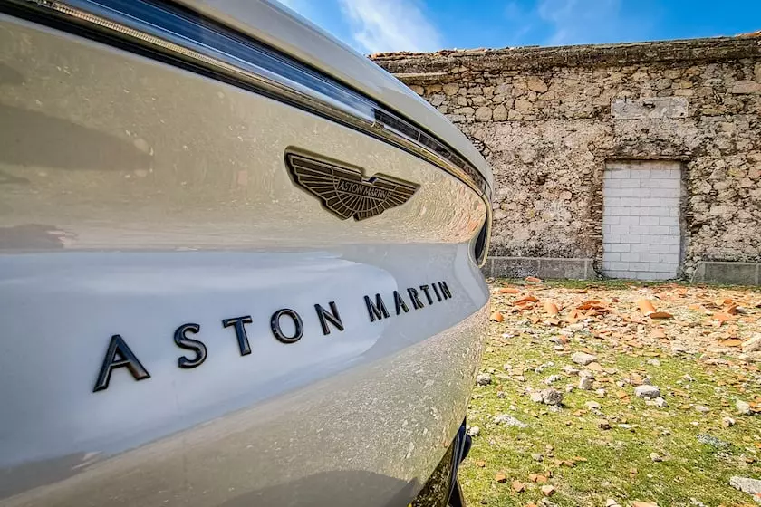 Aston Martin ens explica per què no va convertir el DBX707 en el SUV més potent del món 14123_10