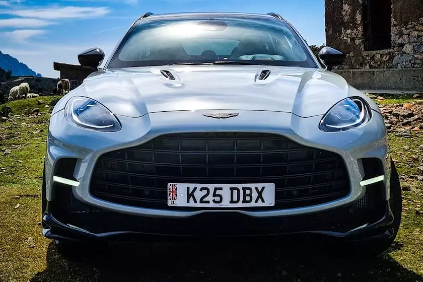 Aston Martin cóntanos por que non converteu o DBX707 no SUV máis potente do mundo 14123_3