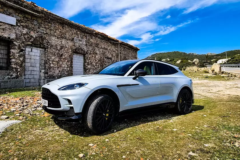 Ua taʻu mai e Aston Martin ia i matou le mafuaaga na le faia ai le DBX707 le SUV sili ona malosi i le lalolagi. 14123_6