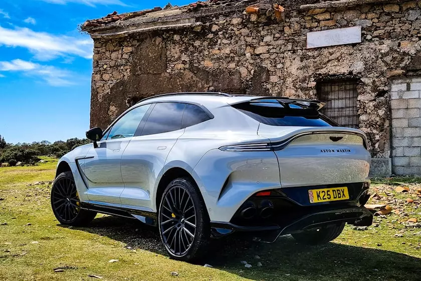 Aston Martin Amatiuza Chifukwa Chake Sizinapange DBX707 Kukhala SUV Yamphamvu Kwambiri Padziko Lonse 14123_9