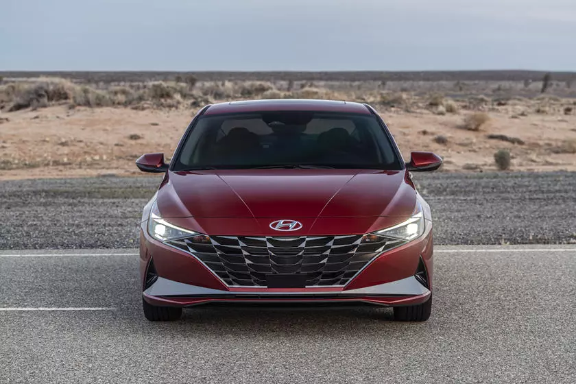 सबै नयाँ 2021 Hyundai Elantra: A Hot New Compact Sedan लाई भेट्नुहोस् 14171_2