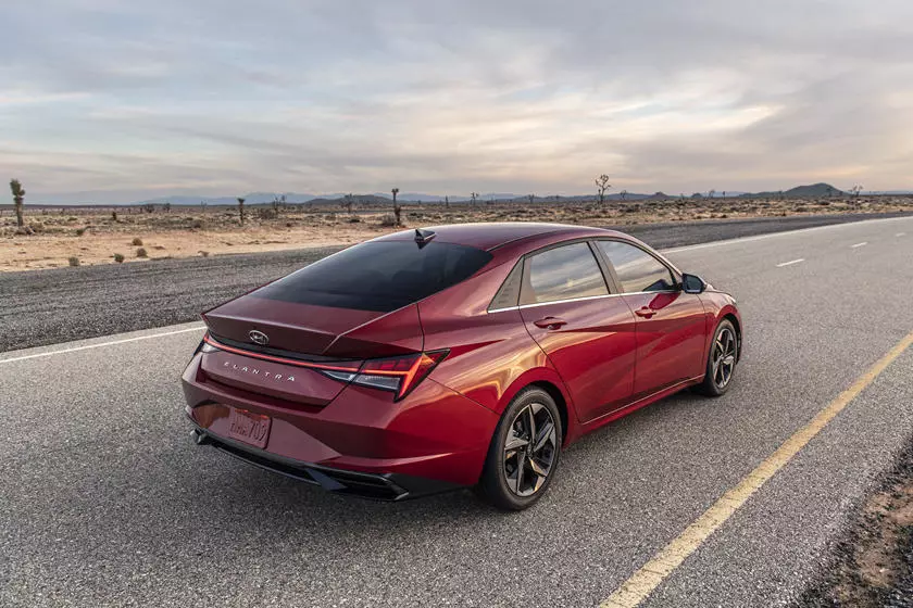 پۈتۈنلەي يېڭى 2021 Hyundai Elantra بىلەن تونۇشۇڭ: قىزىق يېڭى ئىخچام سېدان 14171_4