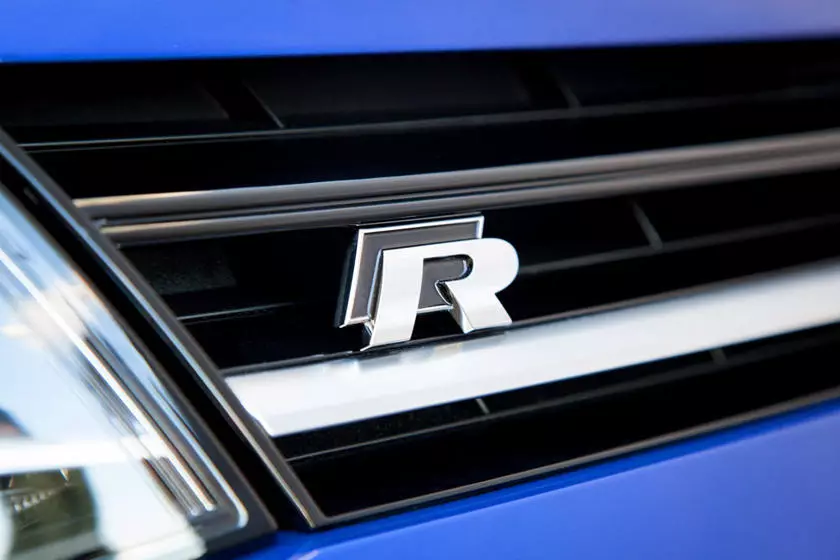 2015-2019 Volkswagen Golf R-emblem