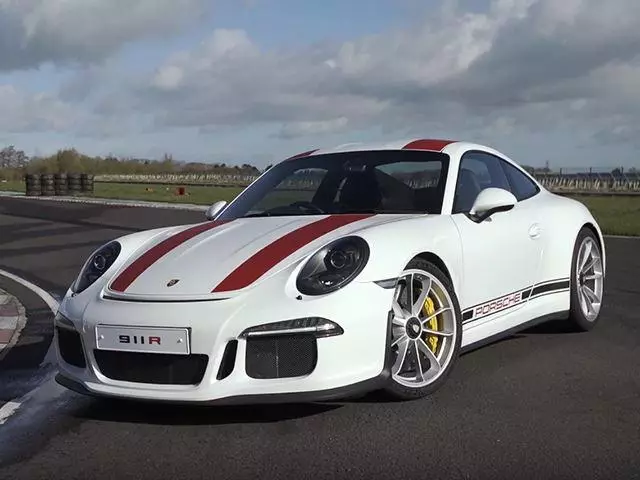 پورسچى 911 R بىزگە ئىز قوغلاش ماشىنىلىرىنىڭ نېمىشقا چاقچاق ئىكەنلىكىنى كۆرسىتىپ بېرىدۇ 1424_1