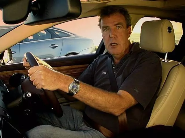 ລົດບໍ່ມີຄົນຂັບເກືອບຈະຂ້າ Jeremy Clarkson 14250_1