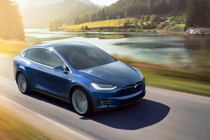 2016-2021 Tesla Model X widok z przodu jazdy