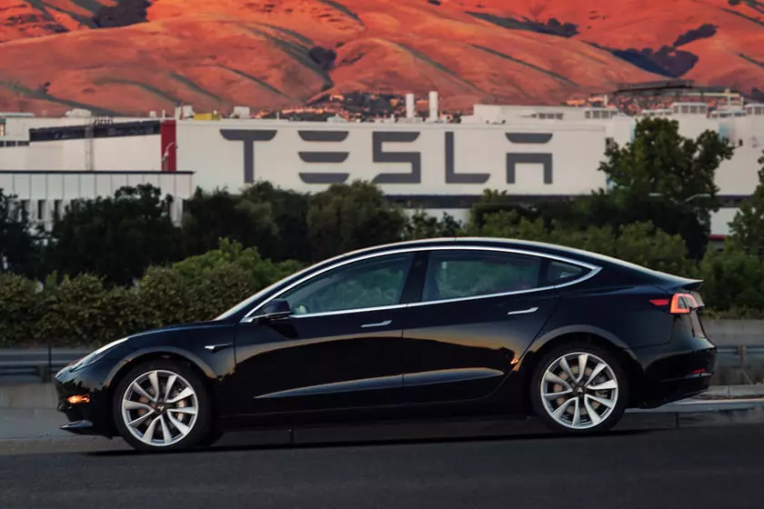 2017-2021 Tesla Awoṣe 3 Ẹgbẹ Wo