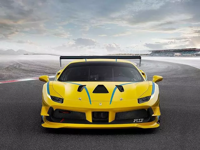 Maranello gotuje 700-konne Ferrari 488 GTO na rok 2018 1436_1