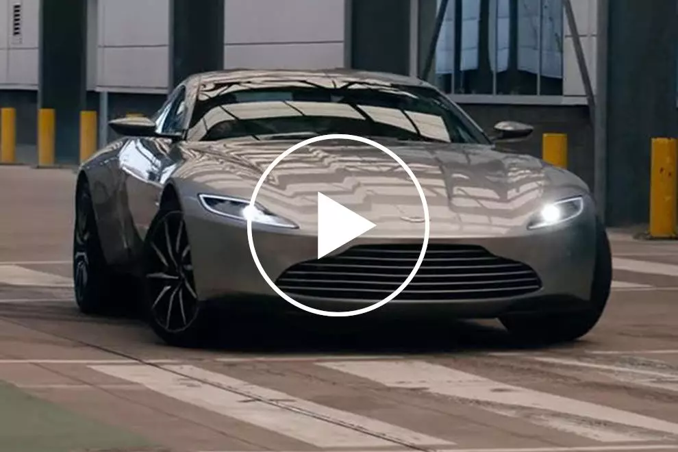 ดูมูลค่า 83 ล้านเหรียญของ Aston Martins Burn Rubber