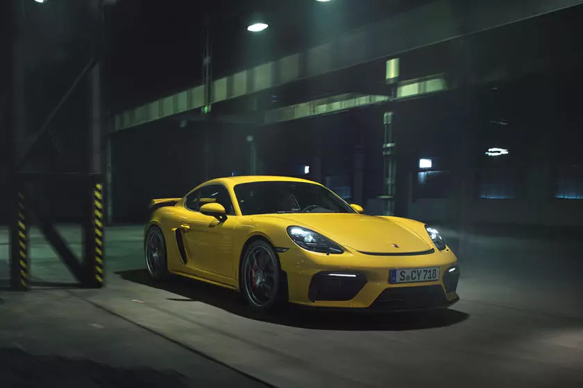 2020-2022 بورش 718 كايمان GT4 فرونت فيو لتعليم قيادة السيارات