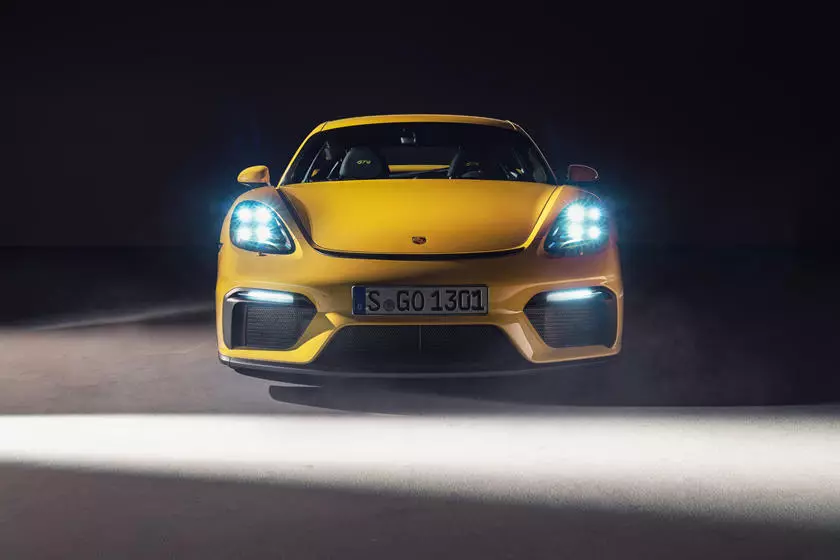 2020-2022 بورش 718 كايمان GT4 فرونت فيو