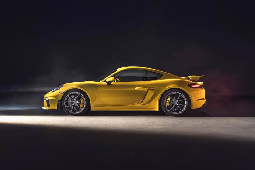 Vista lateral del Porsche 718 Cayman GT4 2020-2022