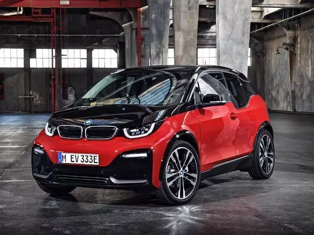 Todos os modelos BMW i3 foron retirados por mor dos perigos para as mulleres pequenas 14420_1