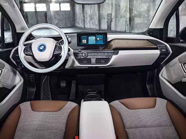 Todos os modelos BMW i3 foron retirados por mor dos perigos para as mulleres pequenas 14420_2