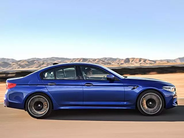 سوف تتواجد سيارة BMW M850i للأثرياء الذين يخشون بالفعل سيارة M8 14467_2