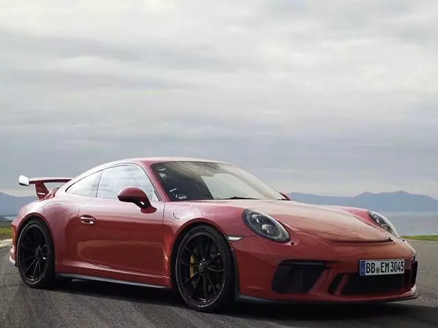 Porsche 911 GT3 e kanna ea Theoha e le Koloi e Ntle ho Fetisisa ea Purist 1446_1