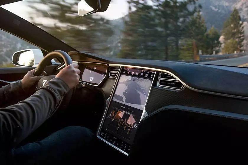 Þessi gaur notaði appelsínu til að blekkja Tesla sjálfstýringuna sína 14527_4