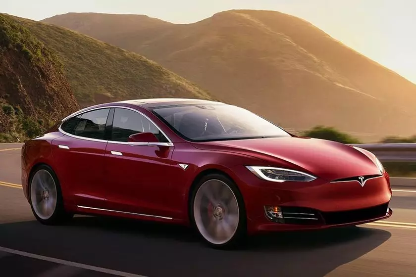 Na Fa'aaoga e Le Tama lea le moli e faavalea ai lana Tesla Autopilot 14527_5