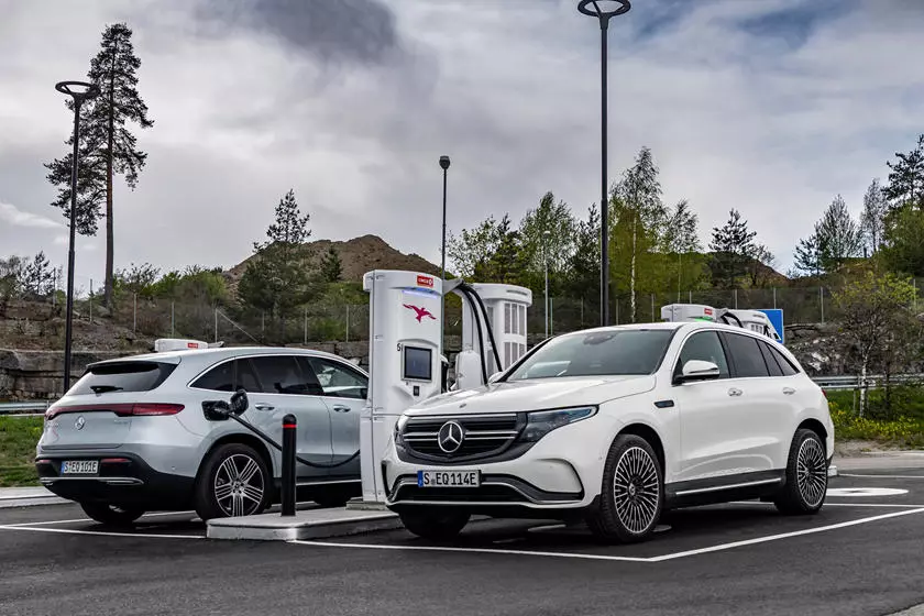 2020 Mercedes-Benz EQC முன் கோணக் காட்சி