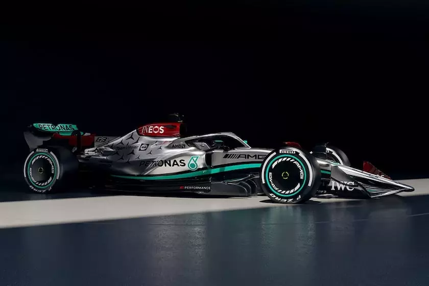 Nov avtomobil Mercedes F1 bo Maxu Verstappnu prinesel nočne more 1454_1