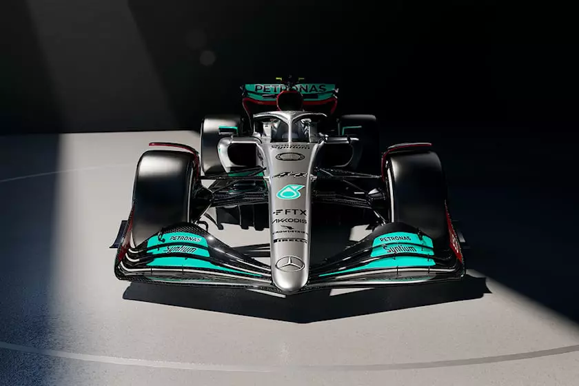 Nov avtomobil Mercedes F1 bo Maxu Verstappnu prinesel nočne more 1454_3