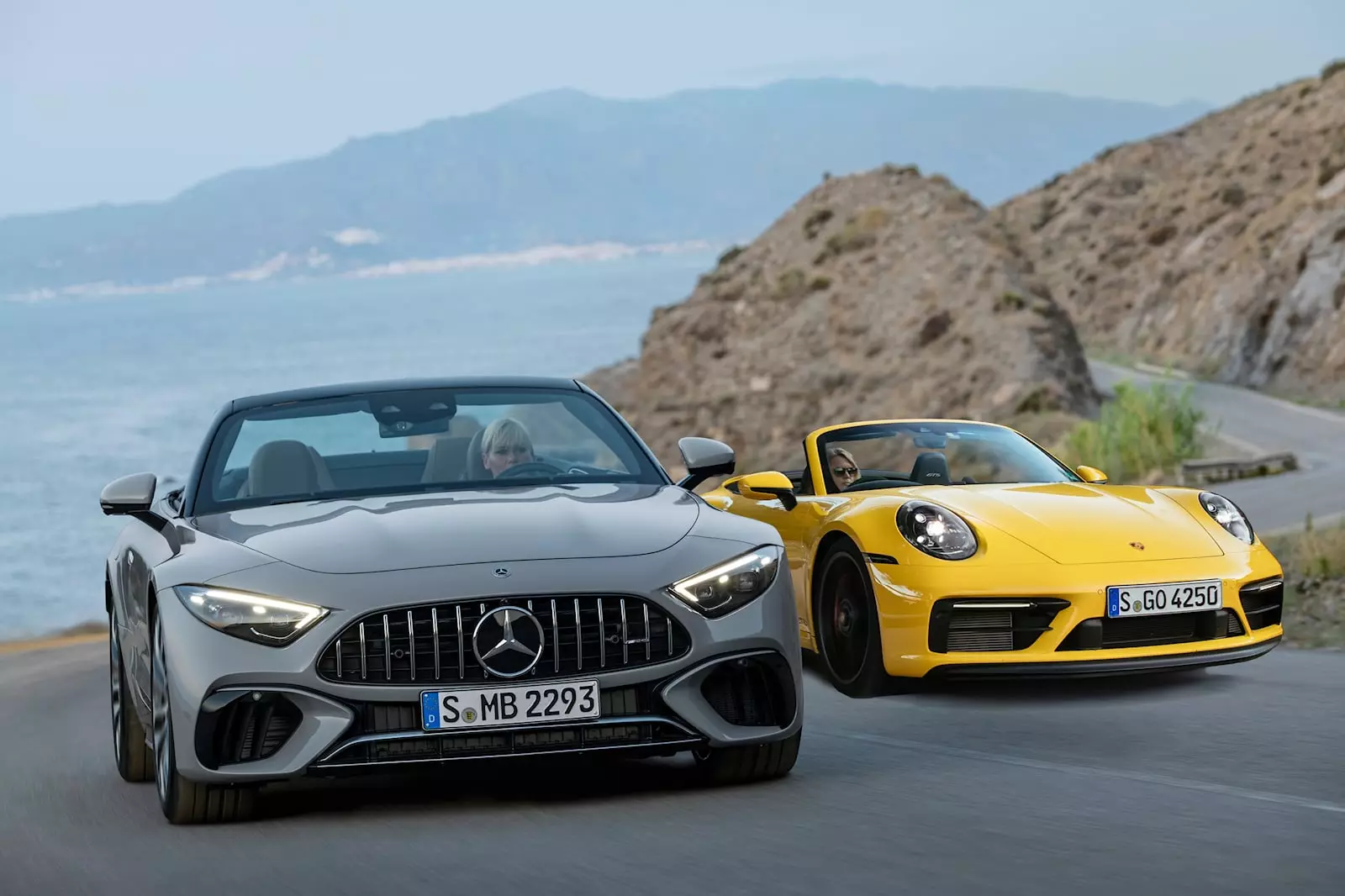 2022 Mercedes-AMG SL63 Vs. ಪೋರ್ಷೆ 911 ಕ್ಯಾಬ್ರಿಯೊಲೆಟ್: ಡ್ರಾಪ್-ಟಾಪ್ ಡಸ್ಟ್-ಅಪ್