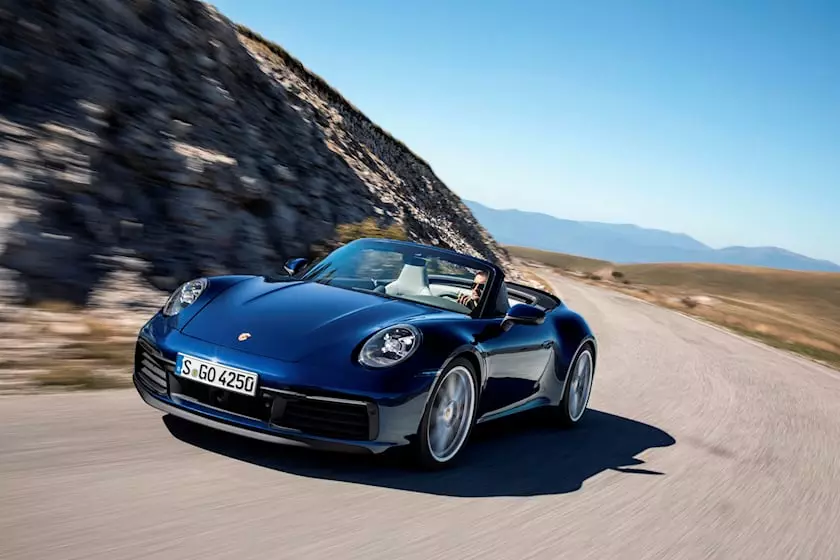 2020-2022 Porsche 911 Carrera Cabriolet Näkymä edestä