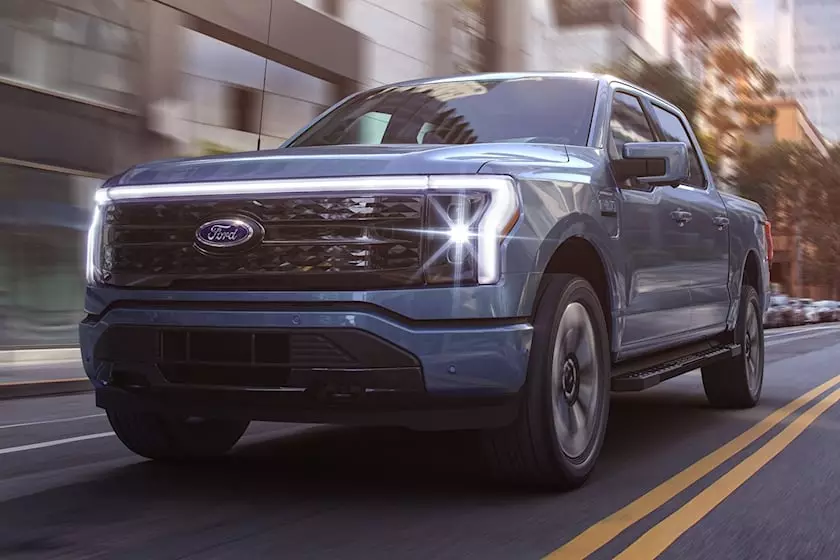 2022 Ford F-150 Lightning Unghi față de conducere