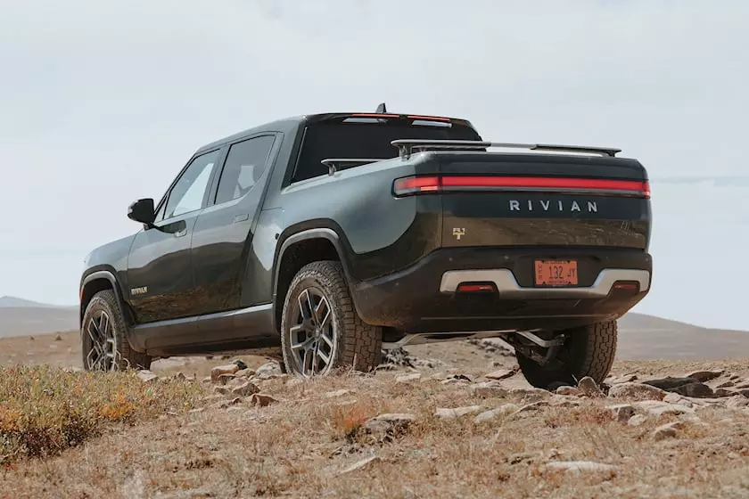 2022 Rivian R1T йөк машинасының арткы почмагы күренеше