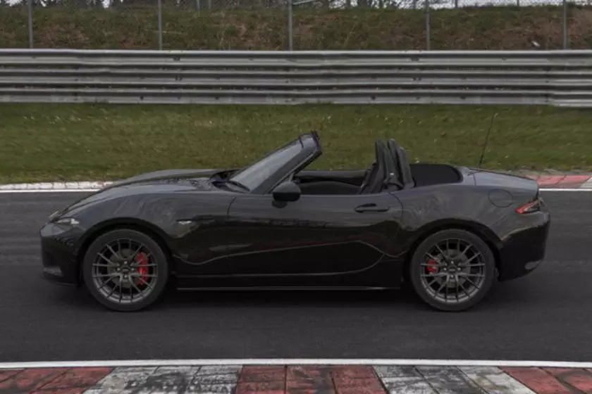 Mazda Miata MX-5 RS هو إصدار خاص يركز على الحلبات 14664_2