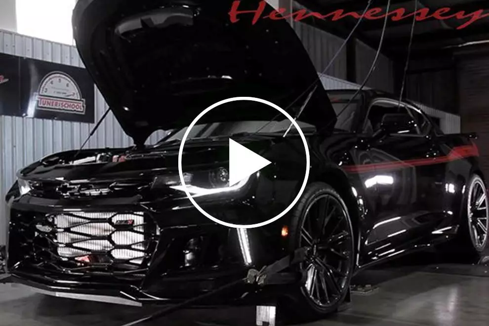 Hennessey Exorcist Camaro-nu bütün 1000 at gücündən çıxarmaq üçün Dyno-ya qoyur