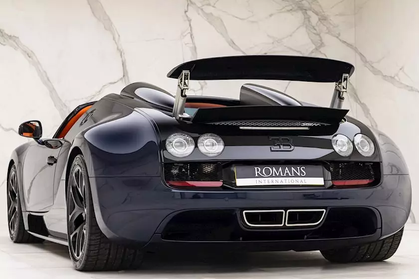 Ar oglekļa pārklājumu Bugatti Veyron Grand Sport Vitesse ir īpaši rets hiperauto 14681_3