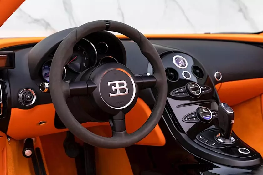 La Bugatti Veyron Grand Sport Vitesse revêtue de carbone est une hypercar hyper rare 14681_5