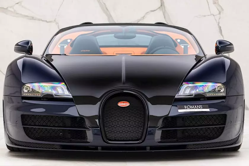 Ar oglekļa pārklājumu Bugatti Veyron Grand Sport Vitesse ir īpaši rets hiperauto 14681_9