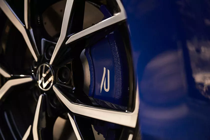 Paskelbtos 2022 m. „Volkswagen Golf GTI“ ir „Golf R“ kainos ir apdaila 14694_14