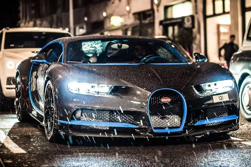 Bugatti Chiron-ը շրջում է Լոնդոնում 700,000 դոլար արժողությամբ տարբերակով 14734_1