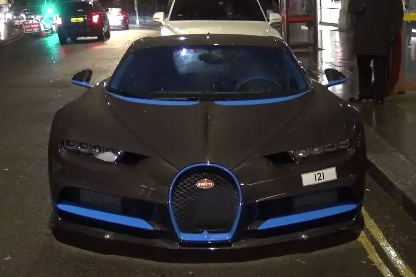 Bugatti Chiron-ը շրջում է Լոնդոնում 700,000 դոլար արժողությամբ տարբերակով 14734_4