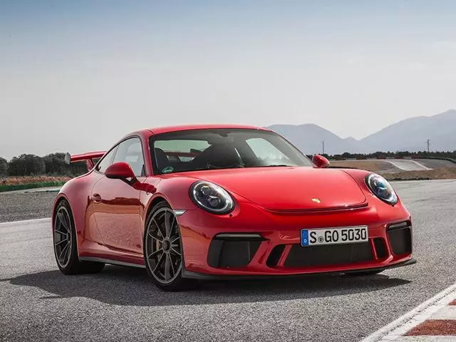 Porsche patenteert actieve achterdiffusor, noemt Ferrari-equivalent 'omslachtig' 1475_3