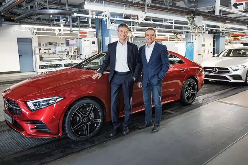 Novo e elegante cupê de quatro portas Mercedes CLS inicia a produção 14772_1