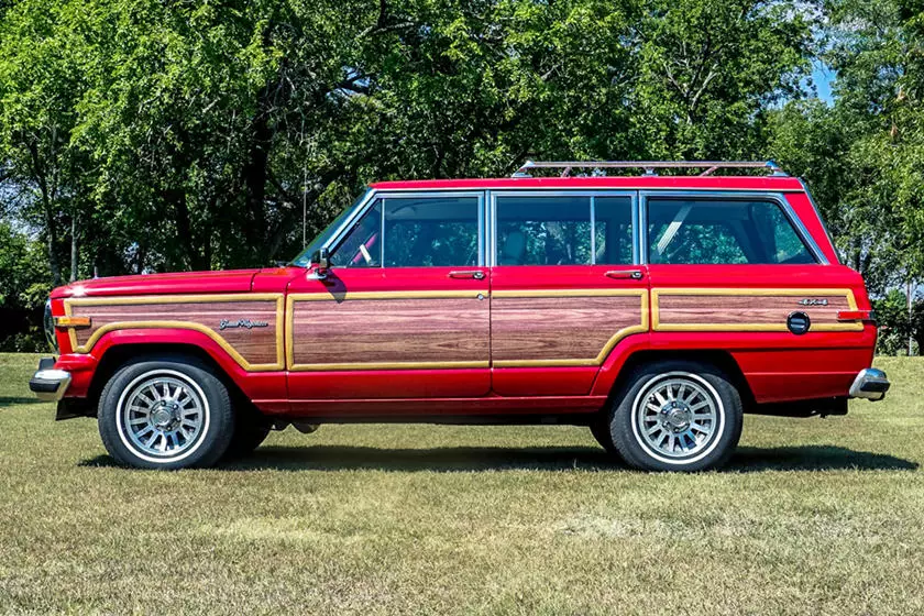 Thesari javor: Jeep Grand Wagoneer i vitit 1989 me energji nga Hellcat 14855_2