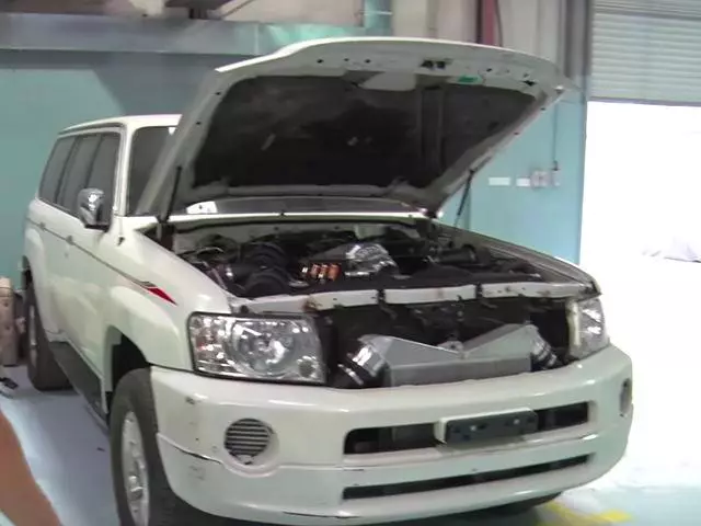 O Nissan Patrol de catro turbos e 3.000 CV está empeñado en asasinar supercoches 1487_1