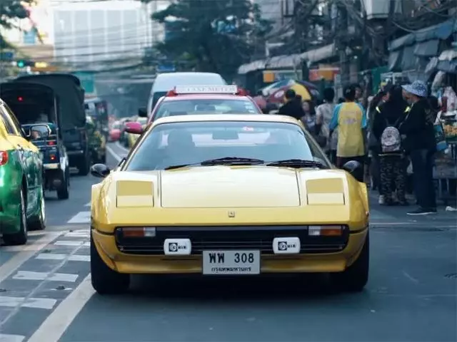 Deze man rijdt dagelijks in een Ferrari 308 GTB in het gekke Bangkok 1489_1