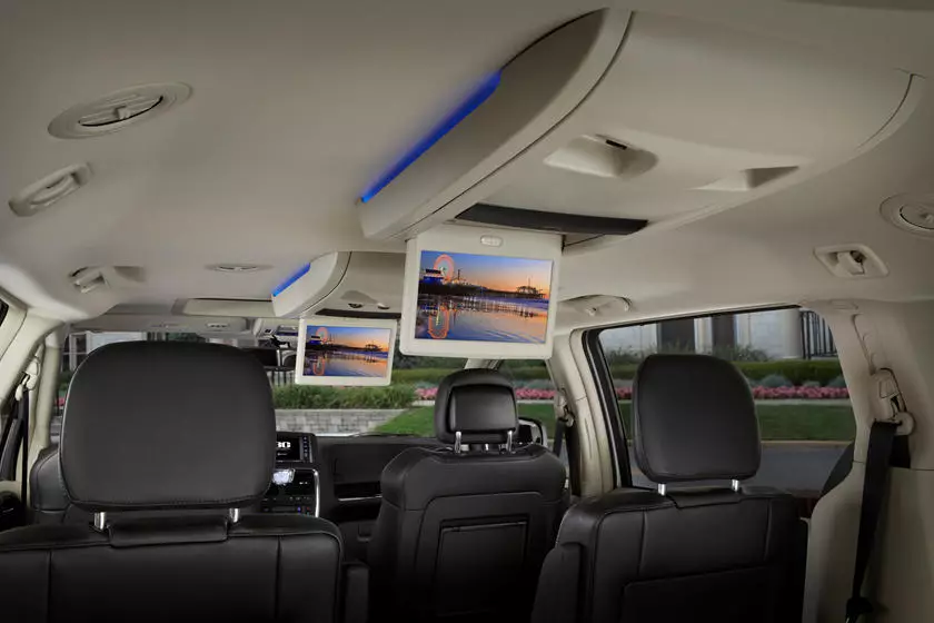 2011-2016 Chrysler Town & Country Interior Overview