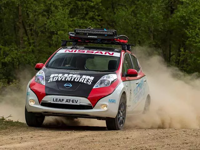 EV pisanan sing mlebu ing Rally Mongol yaiku ... Godhong Nissan 1493_1