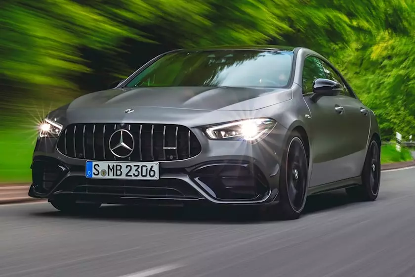 2020-2022 मर्सिडीज-बेन्ज AMG CLA 45 अगाडि दृश्य ड्राइभिङ