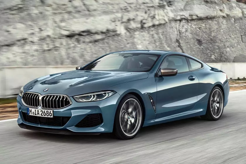 2019.–2020. gada BMW 8. sērijas braukšana no priekšpuses