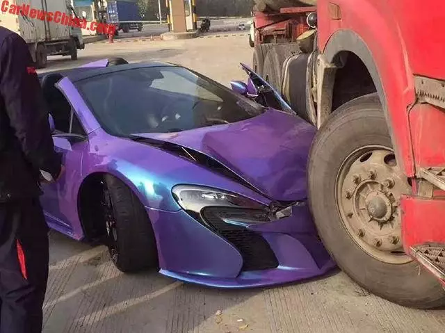 Drag Racing McLaren 650S พุ่งชนรถบรรทุกน้ำมันในจีน 1505_1