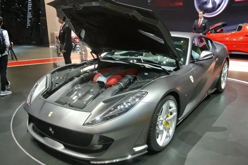 Kahit Ano, Ang Ferrari ay Palaging Magkakaroon ng Naturally Aspirated V12