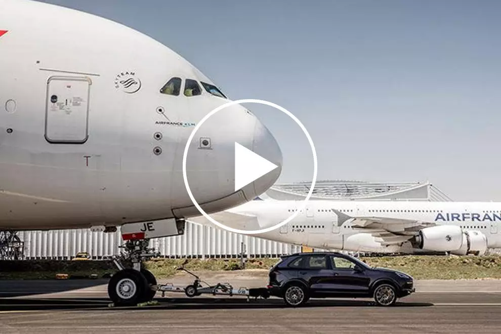 Яңа рекорд кую өчен Porsche Cayenne Jumbo Jet-ны карагыз